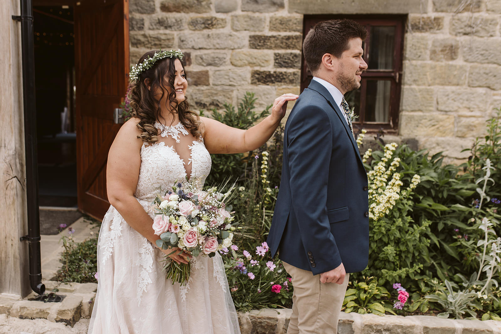 What's a First Look and should we have one? - Hannah Brooke Photography